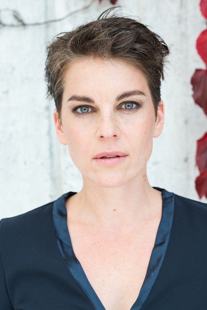 VICTORIA MAYER (© Alan Ovaska) - SPIELKIND